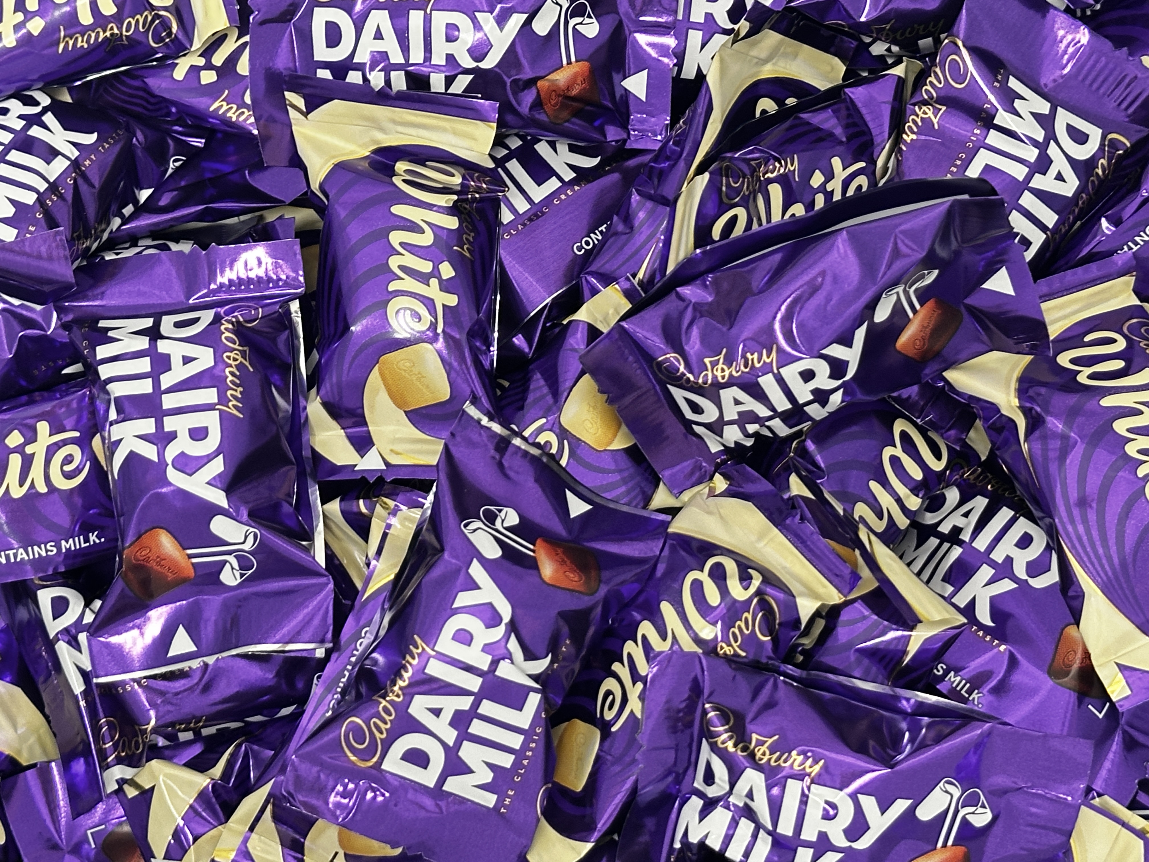 Cadbury Dairy Milk & White Chocolate Chunks 1kg Bulk Buy
